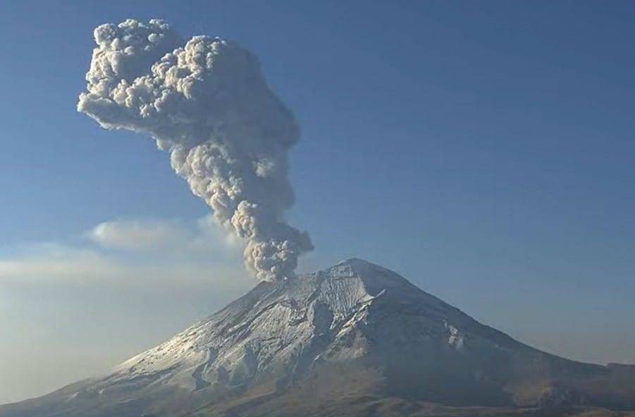 Volcán Popocatépetl registra varias explosiones y caída de ceniza