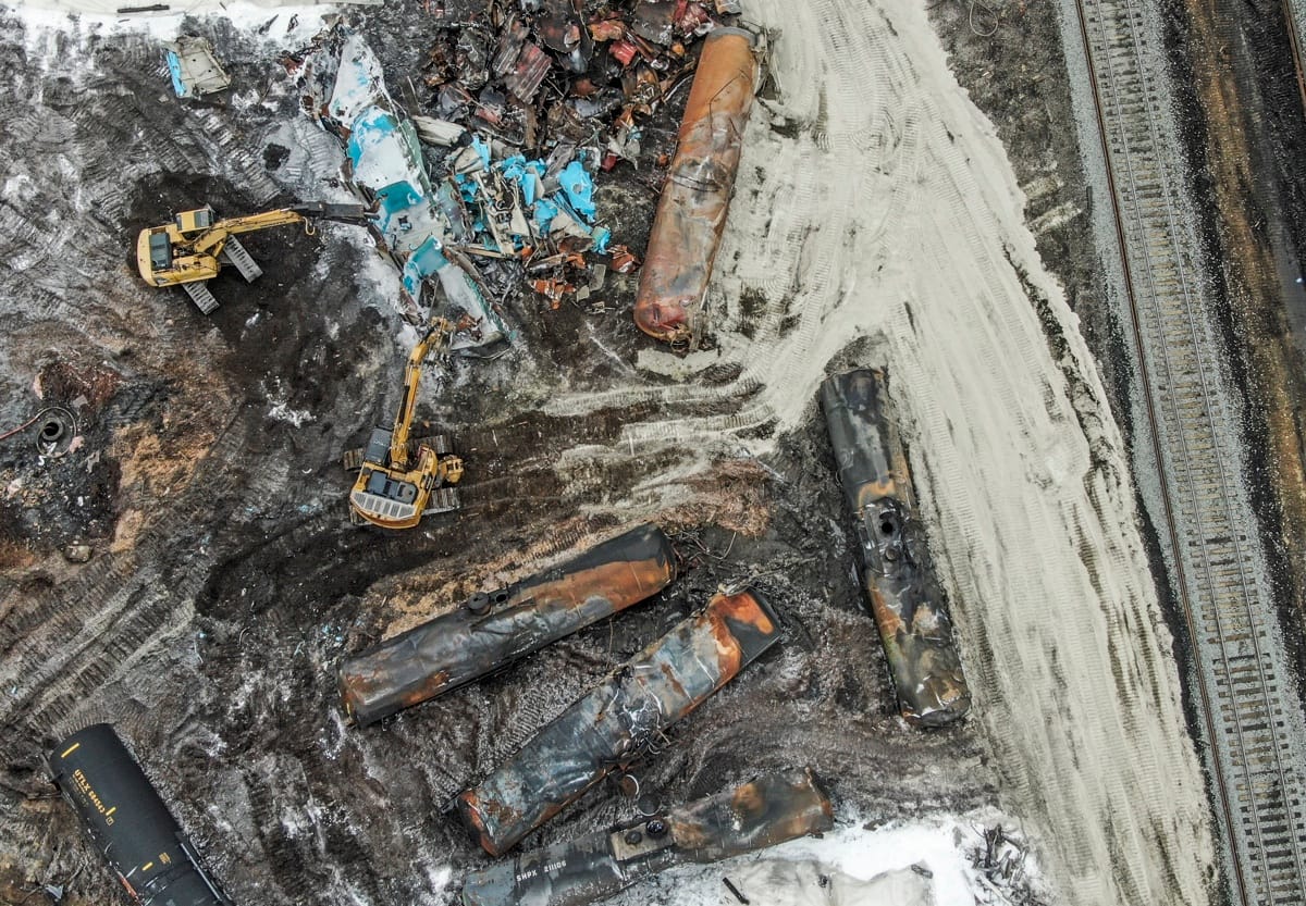 Residentes de East Palestine denuncian tener voz de Mickey Mouse ...