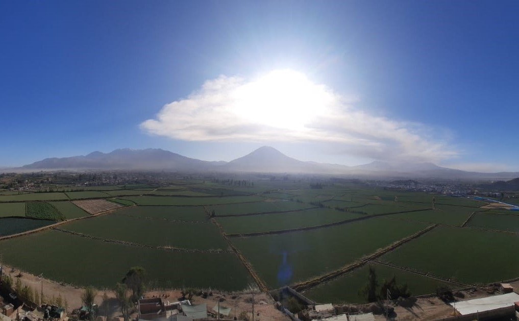Nueva explosión de ceniza del volcán Ubinas en Perú alcanza más de 4 ...