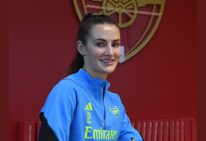 ¿Quién es Emily Fox, la nueva defensa del Arsenal?