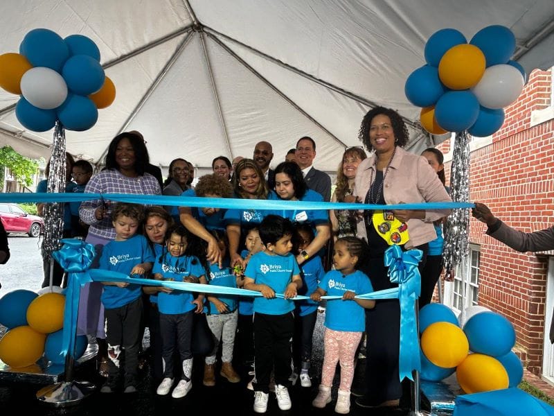 Briya inaugura nueva escuela y sube cupos para educación de inmigrantes