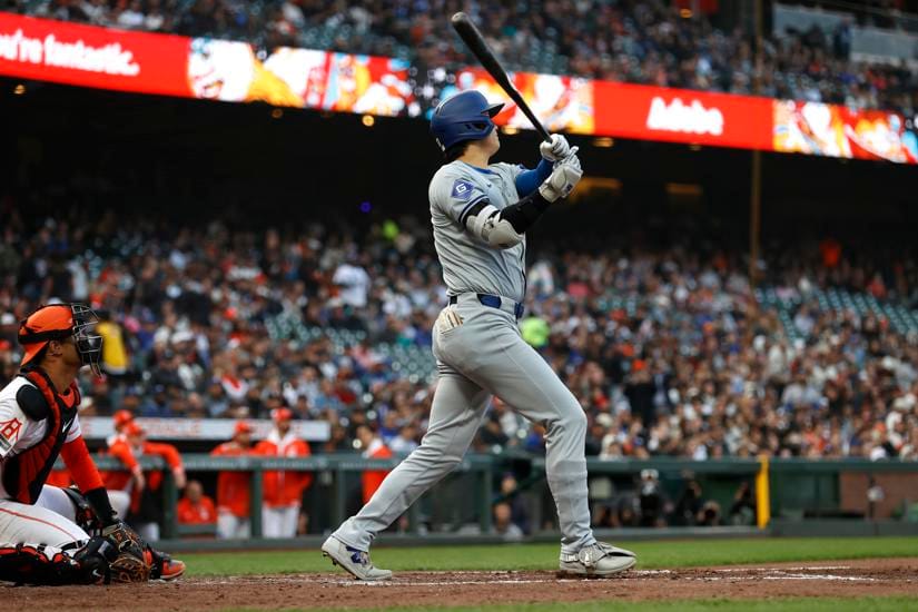 Shohei Ohtani conecta un jonrón épico de 446 pies para los Dodgers