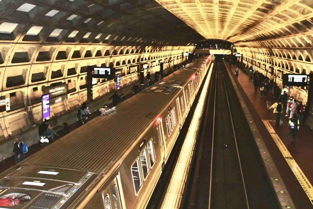 Masivo flujo de usuarios en el primer día del tren automático de la ...