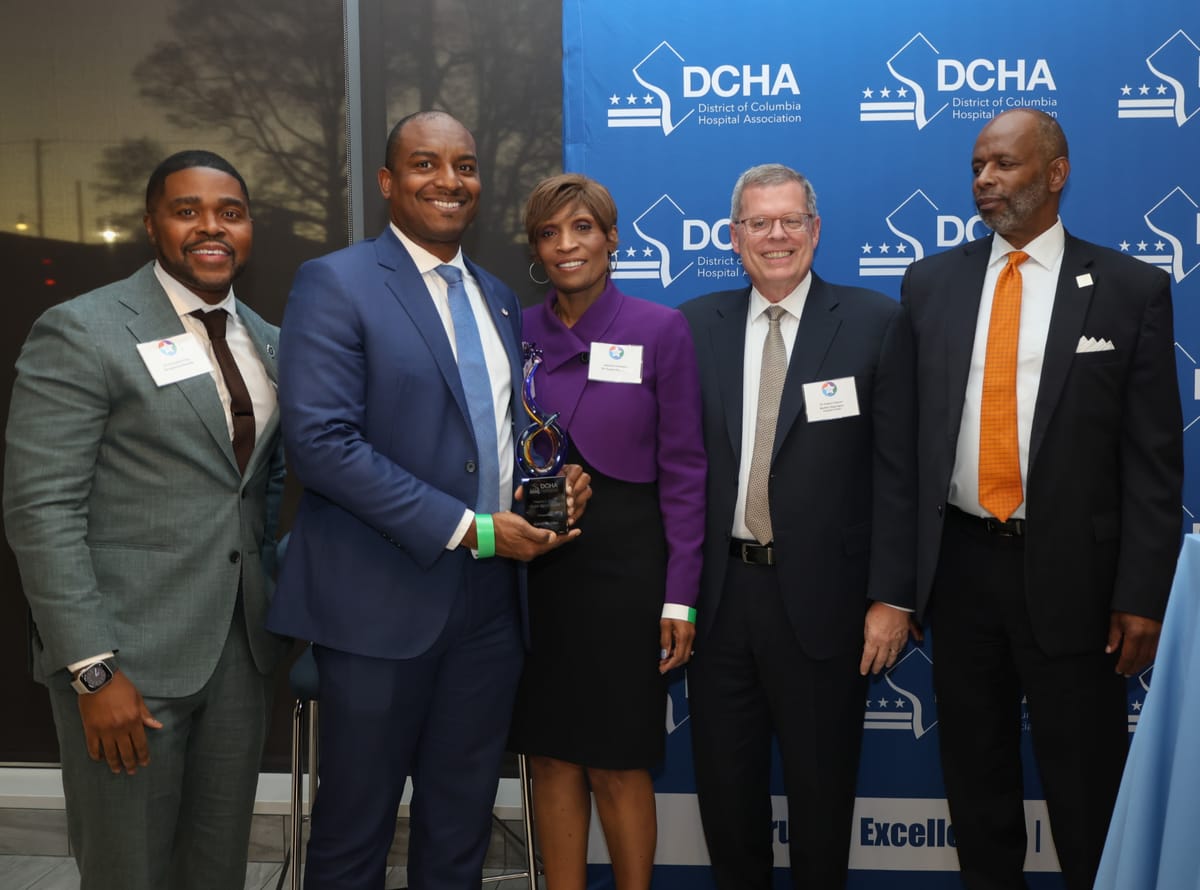 Presidente de Wellpoint DC recibe el Premio Vincent C. Gray 2025 a la ...