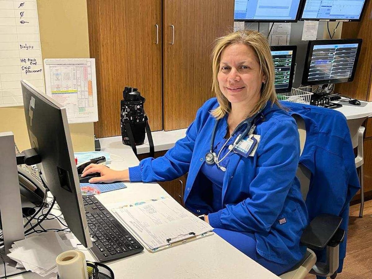 Ángela Ruiz es enfermera, intérprete, mentora y líder