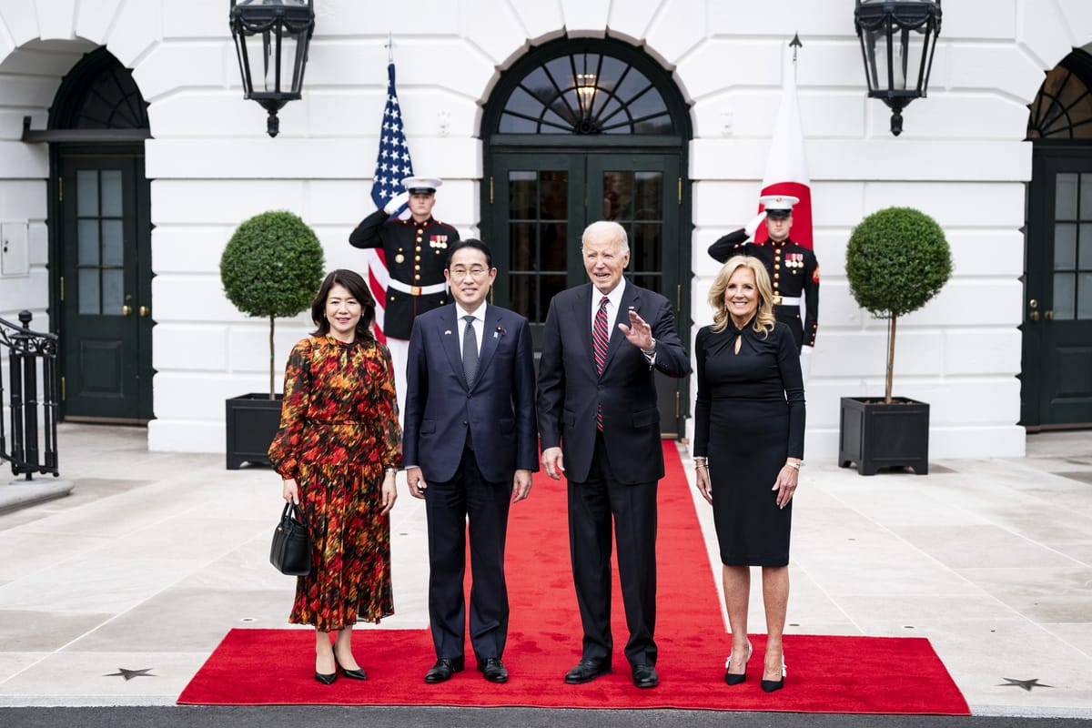 Flores de cerezo y cordialidad en el menú de la cena de Estado para Japón